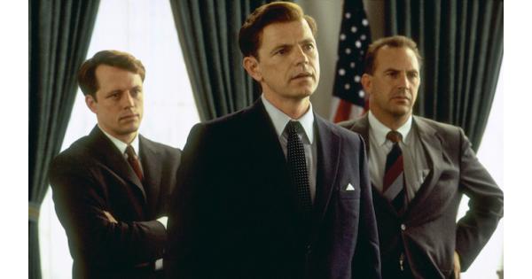 Thirteen Days (2000)